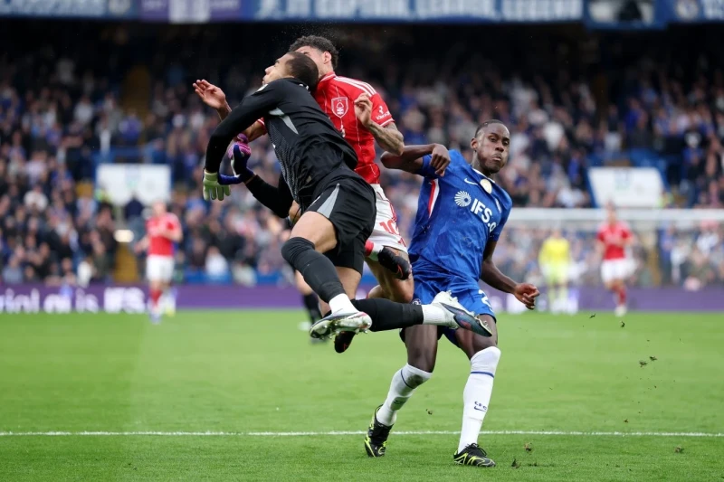 Gibbs-White shows off facial scar after collision with Sanchez in ...