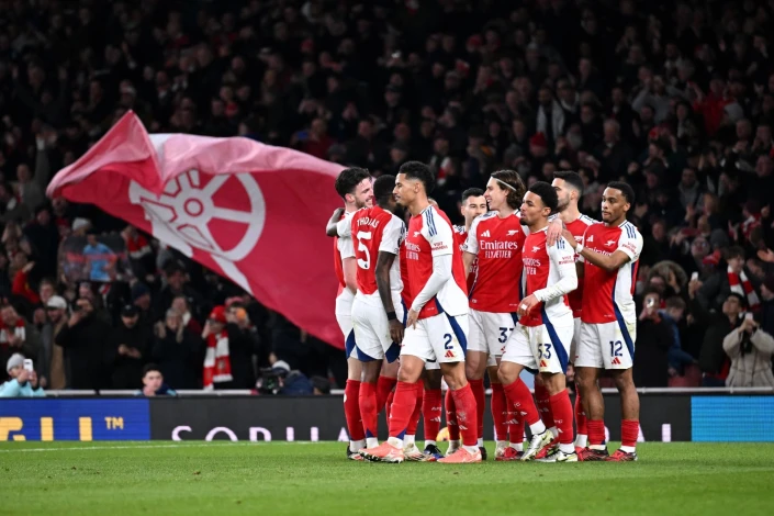 English Premier League: New Year's Round - Leaders' Clash and "Arsenal ...