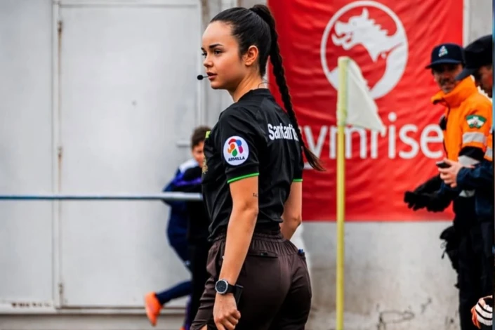 Female referee talks about footballers messaging her on social media ...