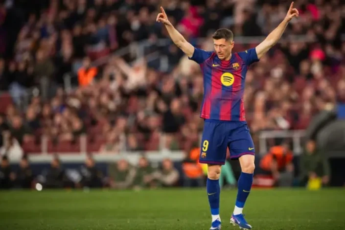 Robert Lewandowski travels to the US to sign with MLS club | Latest ...