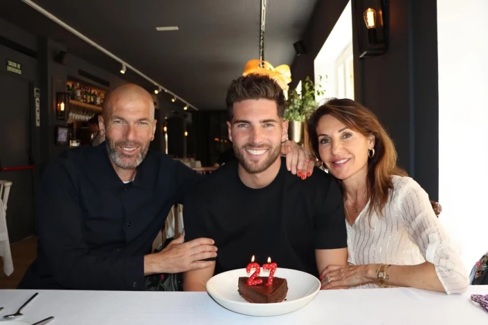Zinedine Zidane came to watch his son's match in the Algerian national ...