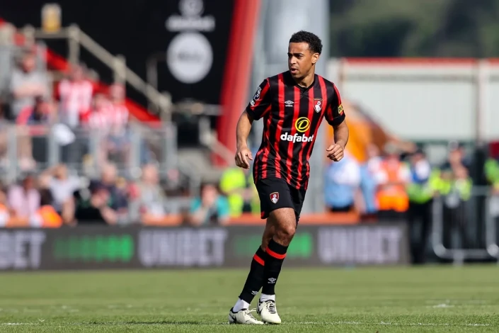 "Manchester United" considers transferring Tyler Adams to replace ...