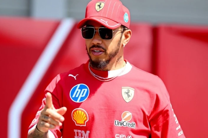 The holiday night when Lewis Hamilton DJ'd and went on stage with ...