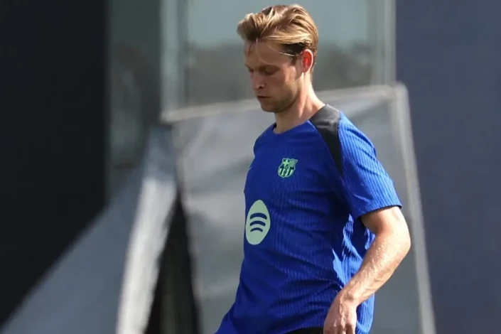 Frenkie de Jong returns to Barcelona training, Araujo still absent ...