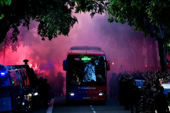 "Barcelona" fans stoned both teams' buses before "El Clasico" | Latest ...